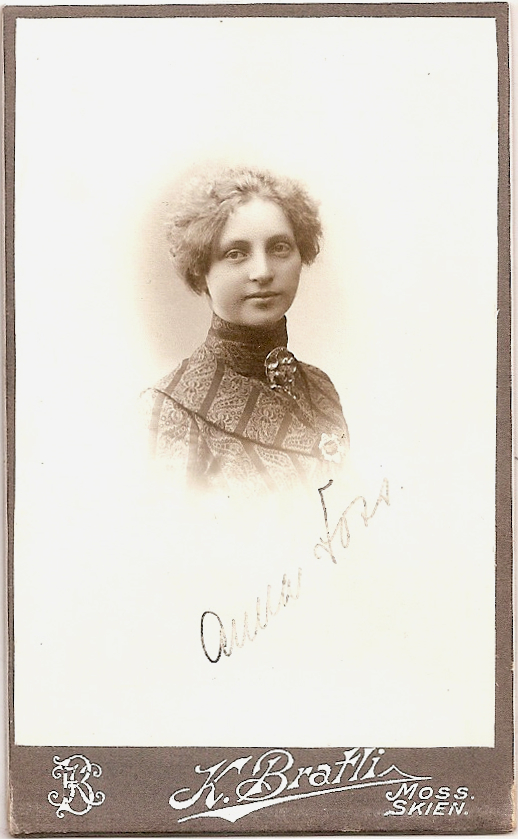 File:Anna Foss (K Bratli Moss, Skien).jpg - Wikimedia Commons