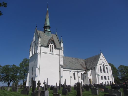 Eidsberg kirke og kirkegård – lokalhistoriewiki.no