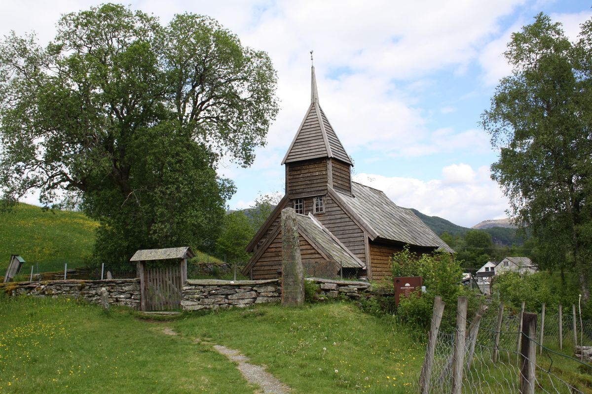 Holdhus kyrkje – lokalhistoriewiki.no