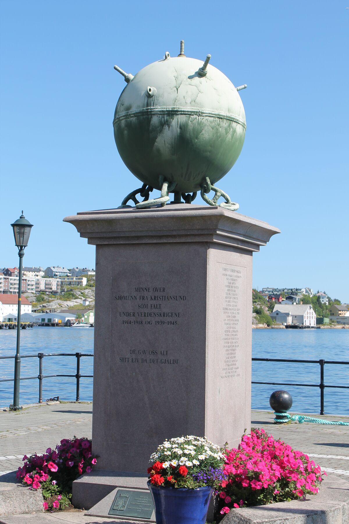 Krigsseilermonumentet i Kristiansund – lokalhistoriewiki.no