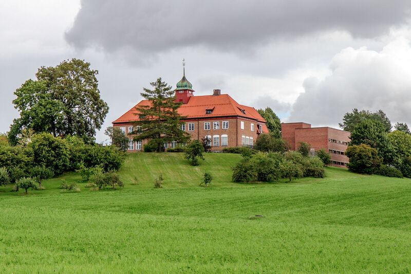 Arnstein Arneberg i Nes på Romerike – lokalhistoriewiki.no